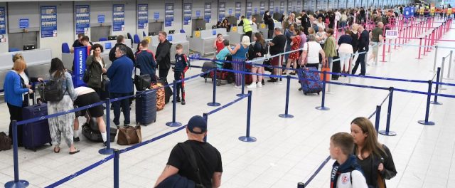 Creating Effective Queues at Airports | Crowd Control Company
